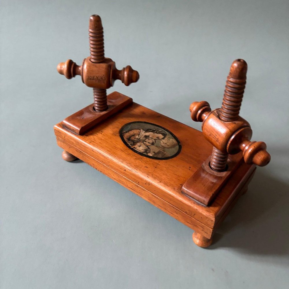 Antique Leaf Press for sale at Pamono