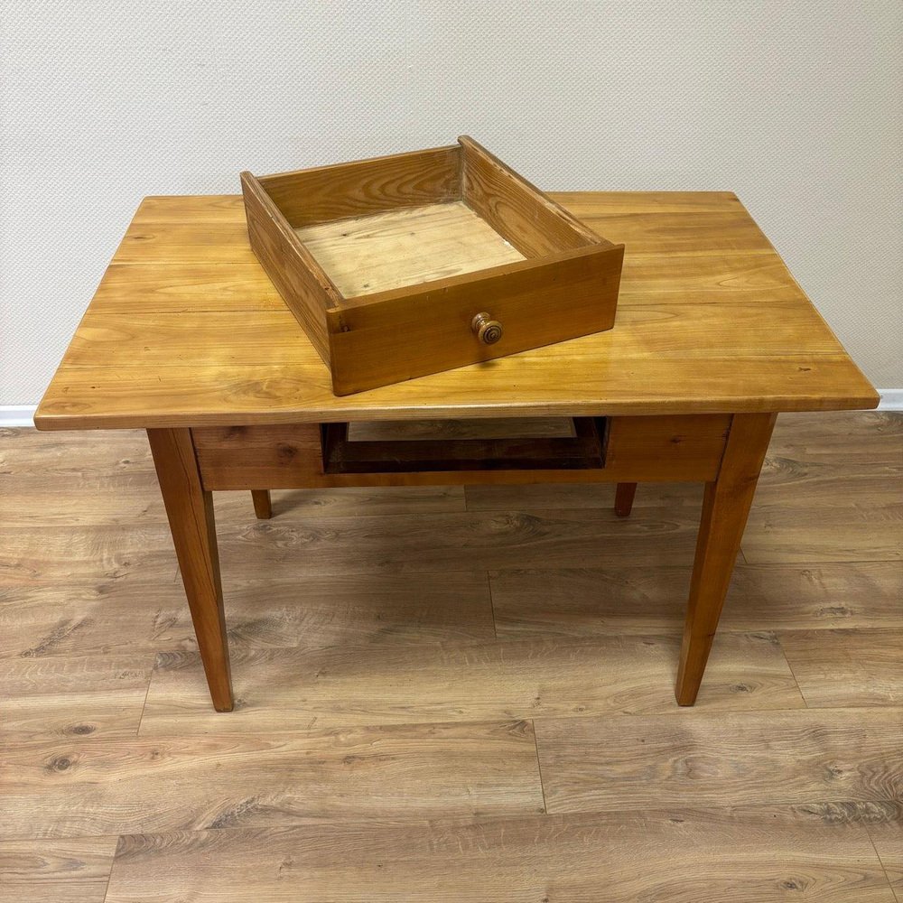 Antique German Dining Table in Cherry for sale at Pamono