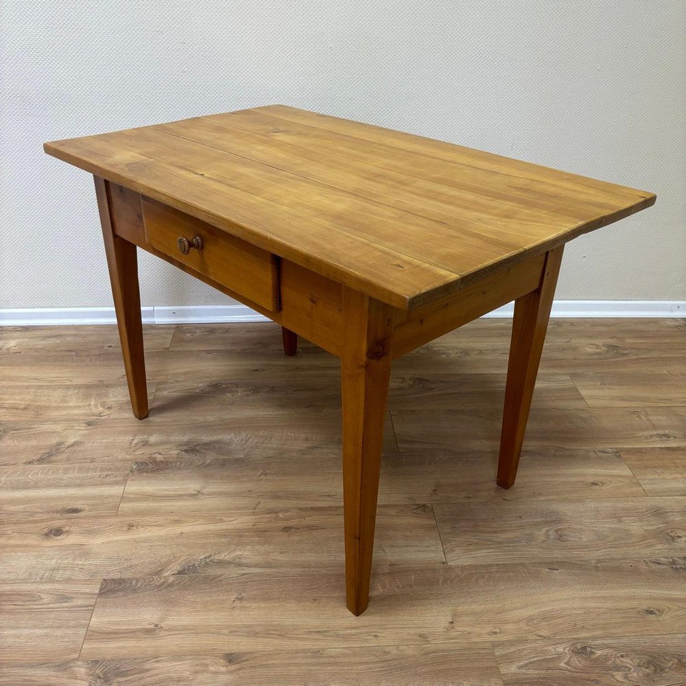 Antique German Dining Table in Cherry for sale at Pamono