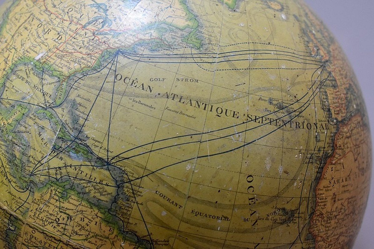 Vintage World Map Globe, 1920s for sale at Pamono