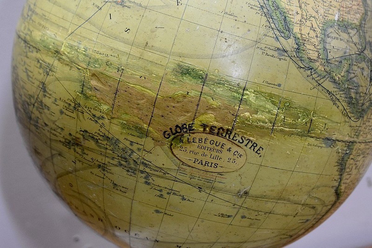 Vintage World Map Globe, 1920s for sale at Pamono