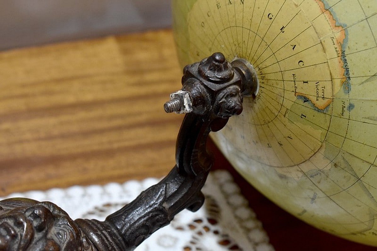 Vintage World Map Globe, 1920s for sale at Pamono