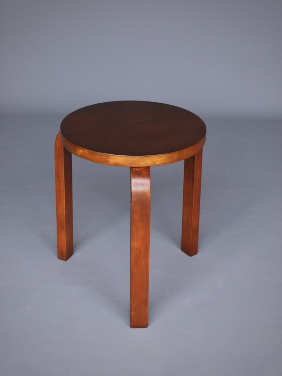 Stapelbarer E60 Hocker von Alvar Aalto für Artek, 1960er bei Pamono kaufen