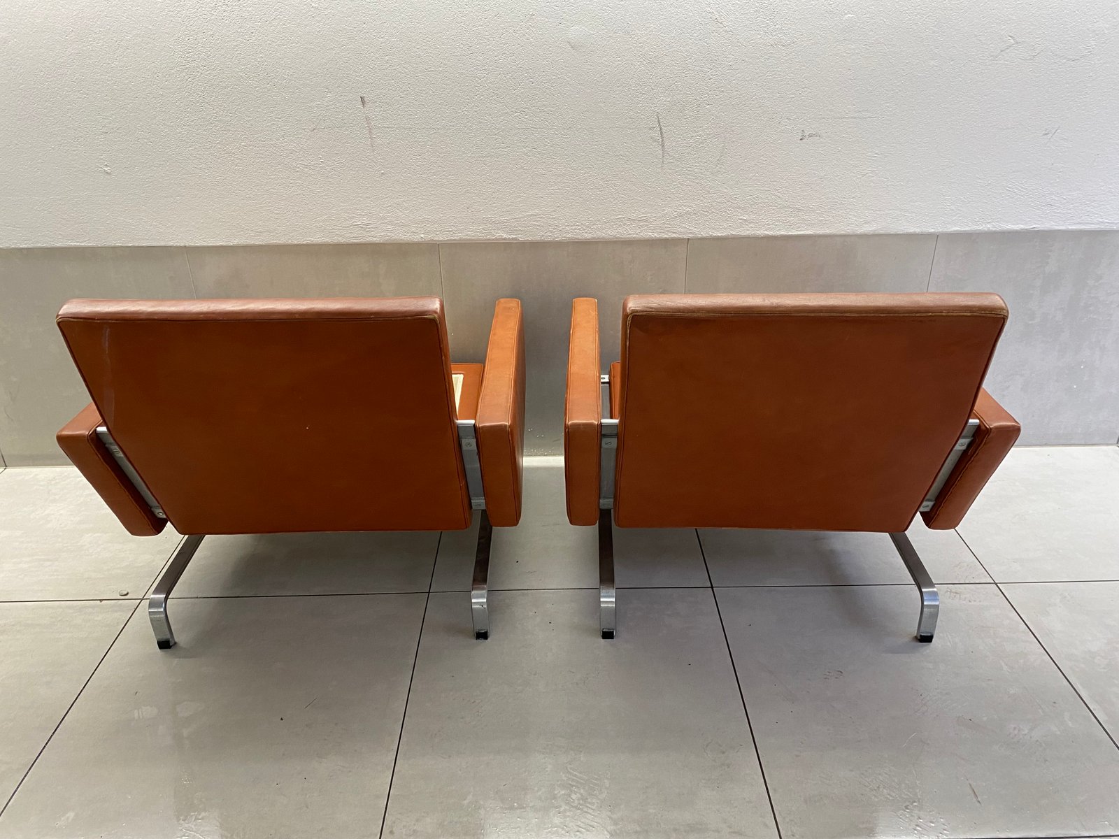 Set of Pk31Armchairs by Poul Kjærholm for sale at Pamono