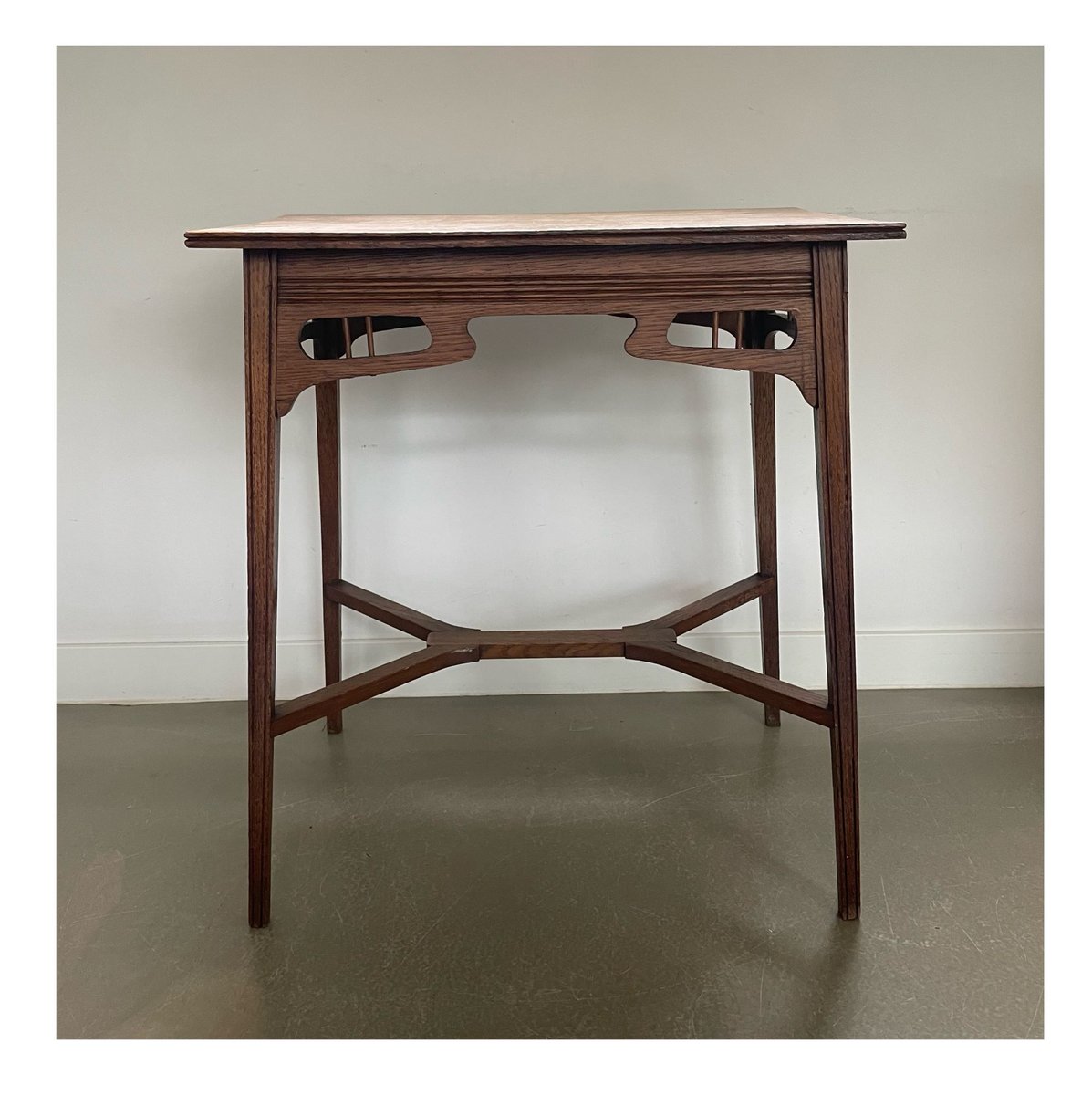 Art Nouveau Side Table, 1920s for sale at Pamono Art Nouveau Side Table, 1920s for sale at Pamono