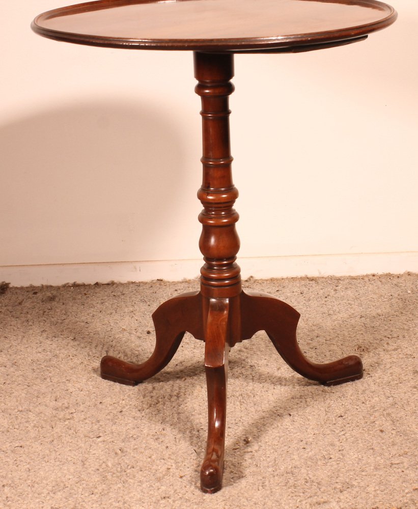 English Tripod Table in Mahogany, 1800s for sale at Pamono