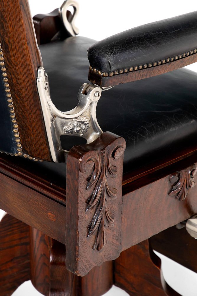 Independence Barbers Chair by Louis Hanson for sale at Pamono