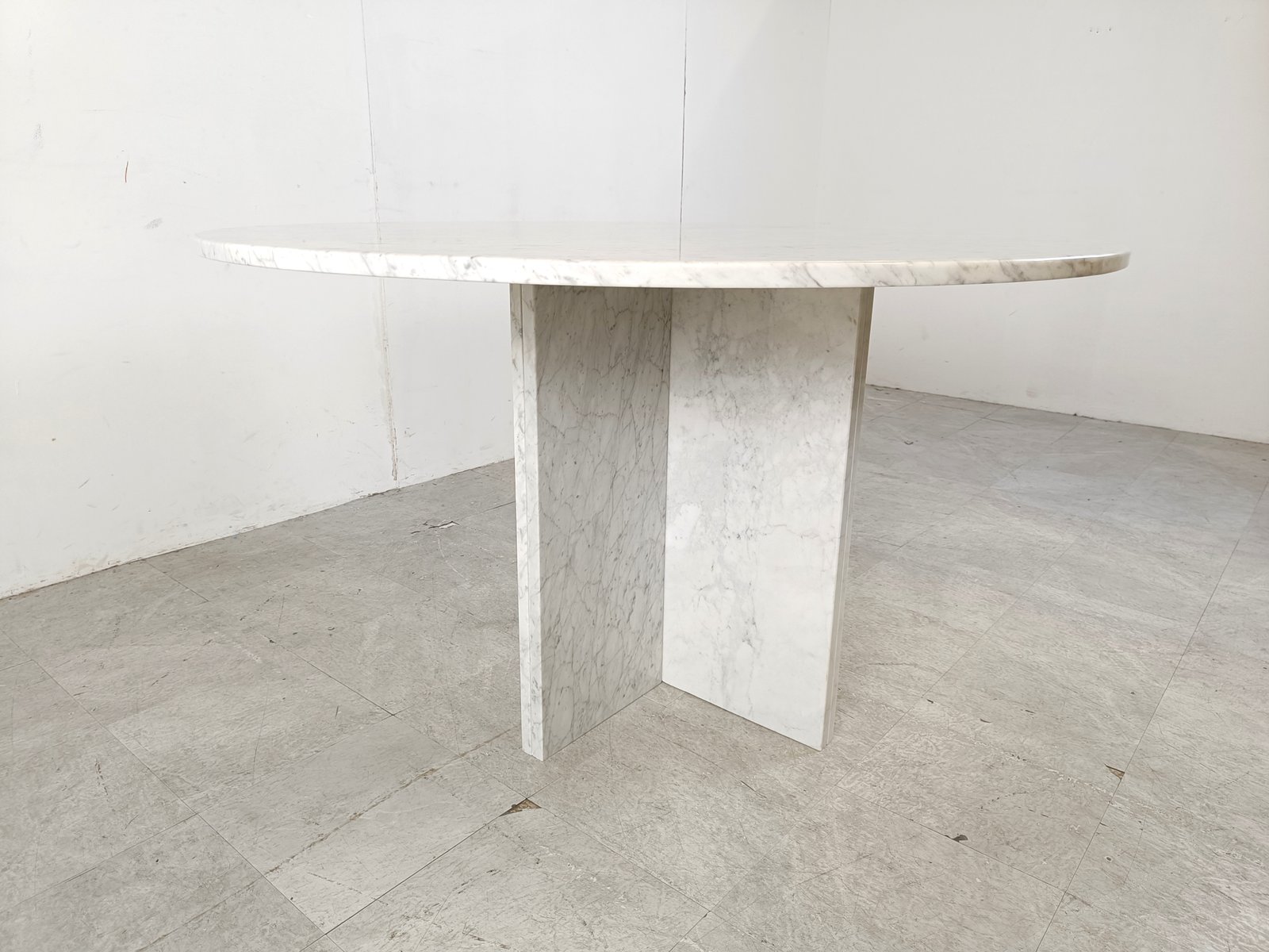 Vintage Round White Marble Dining Table, 1970s for sale at Pamono