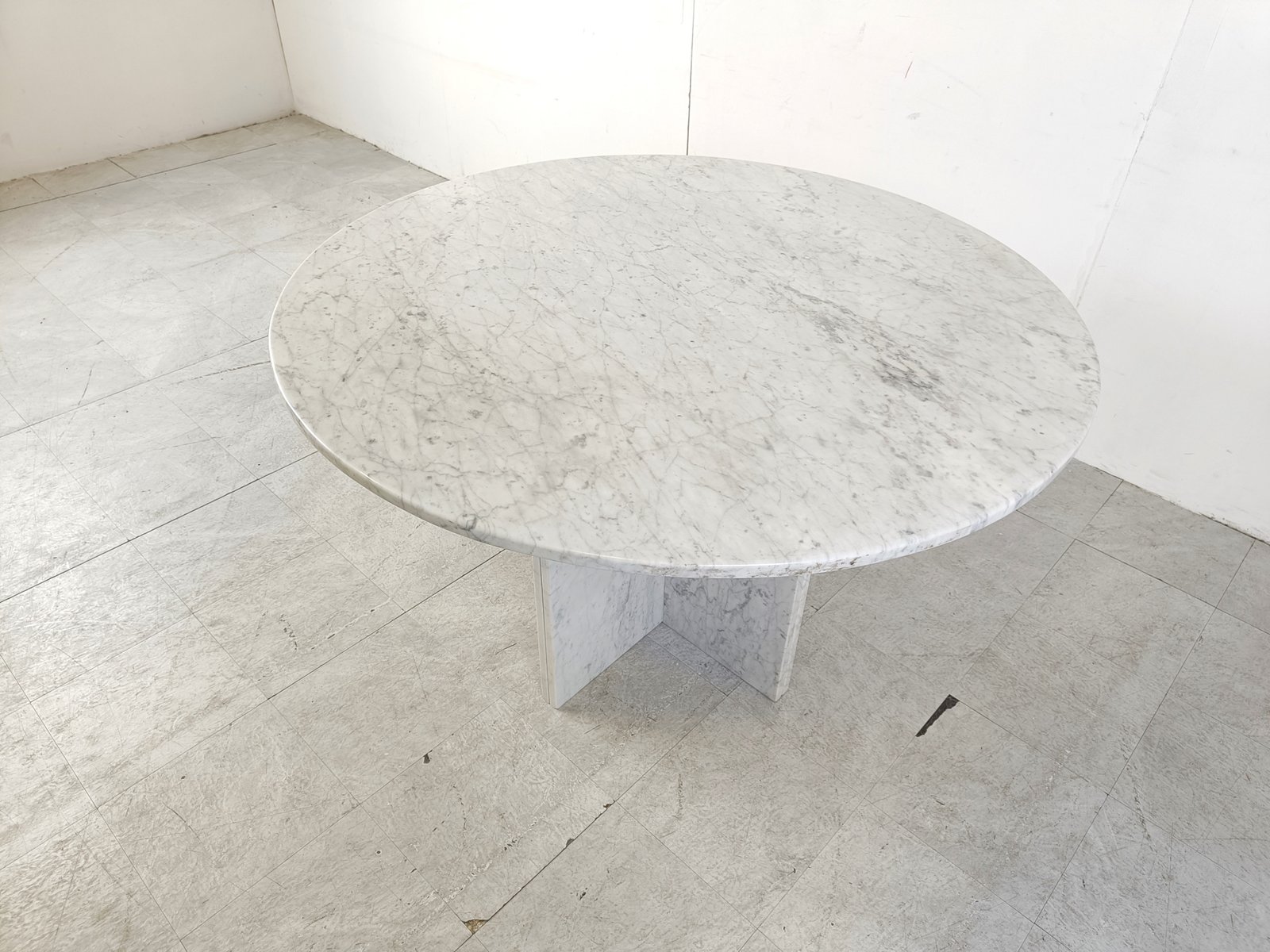 Vintage Round White Marble Dining Table, 1970s for sale at Pamono