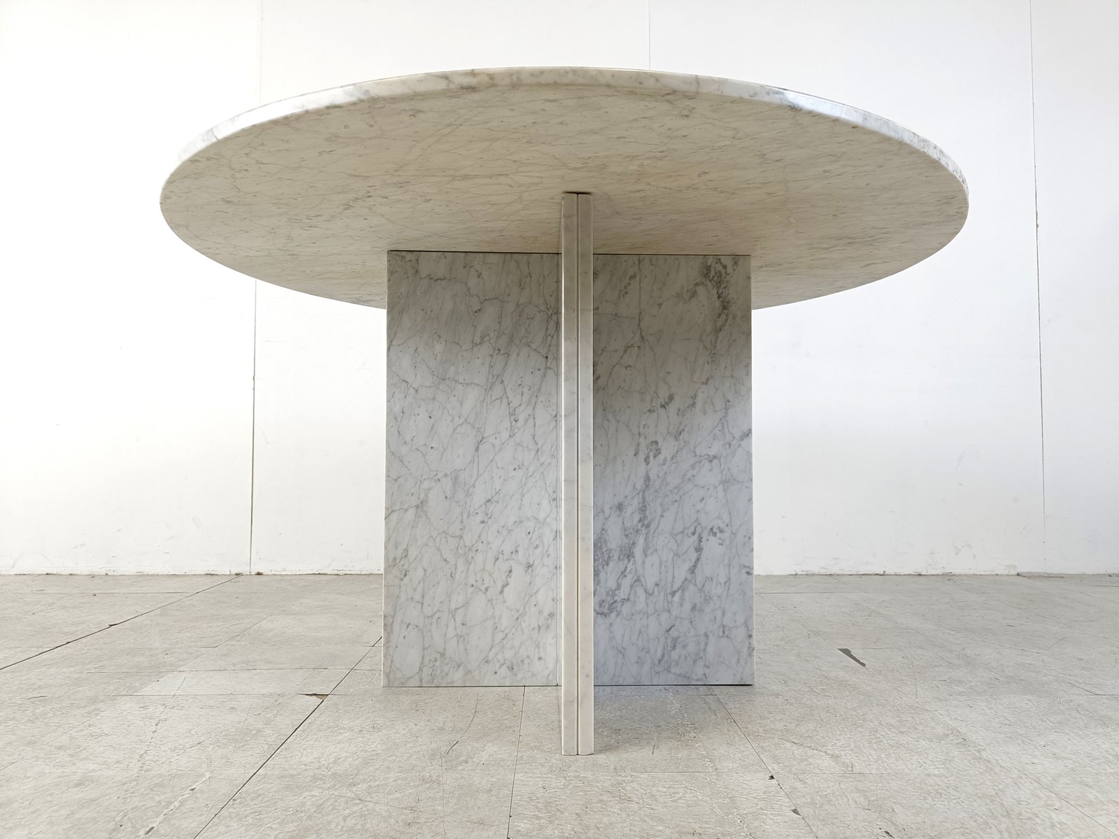 Vintage Round White Marble Dining Table, 1970s for sale at Pamono