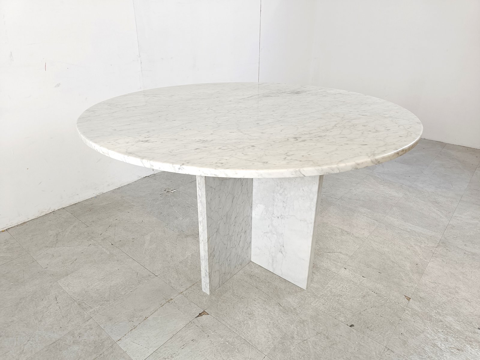Vintage Round White Marble Dining Table, 1970s for sale at Pamono