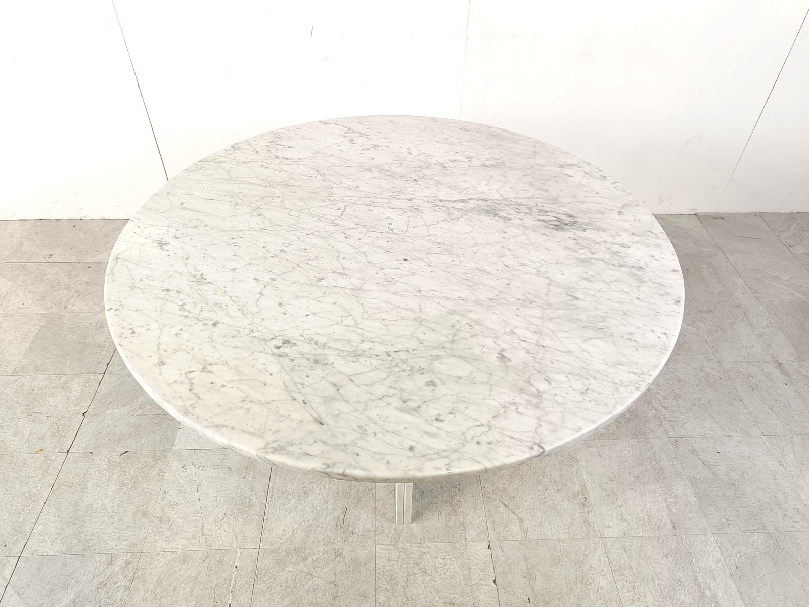 Vintage Round White Marble Dining Table, 1970s for sale at Pamono