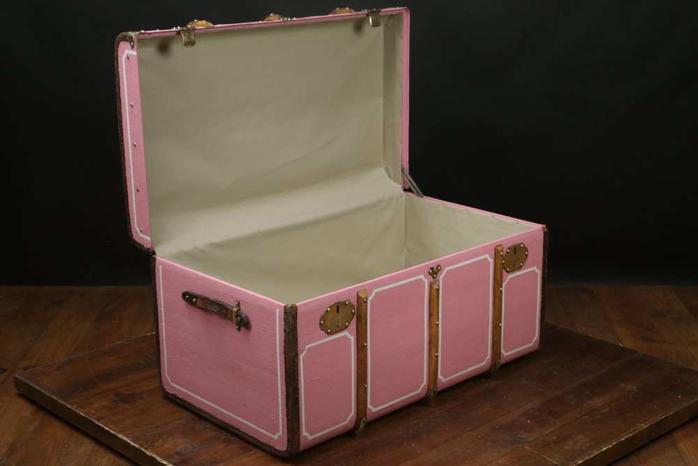 Pink Curved Mail Trunk, 1920s for sale at Pamono