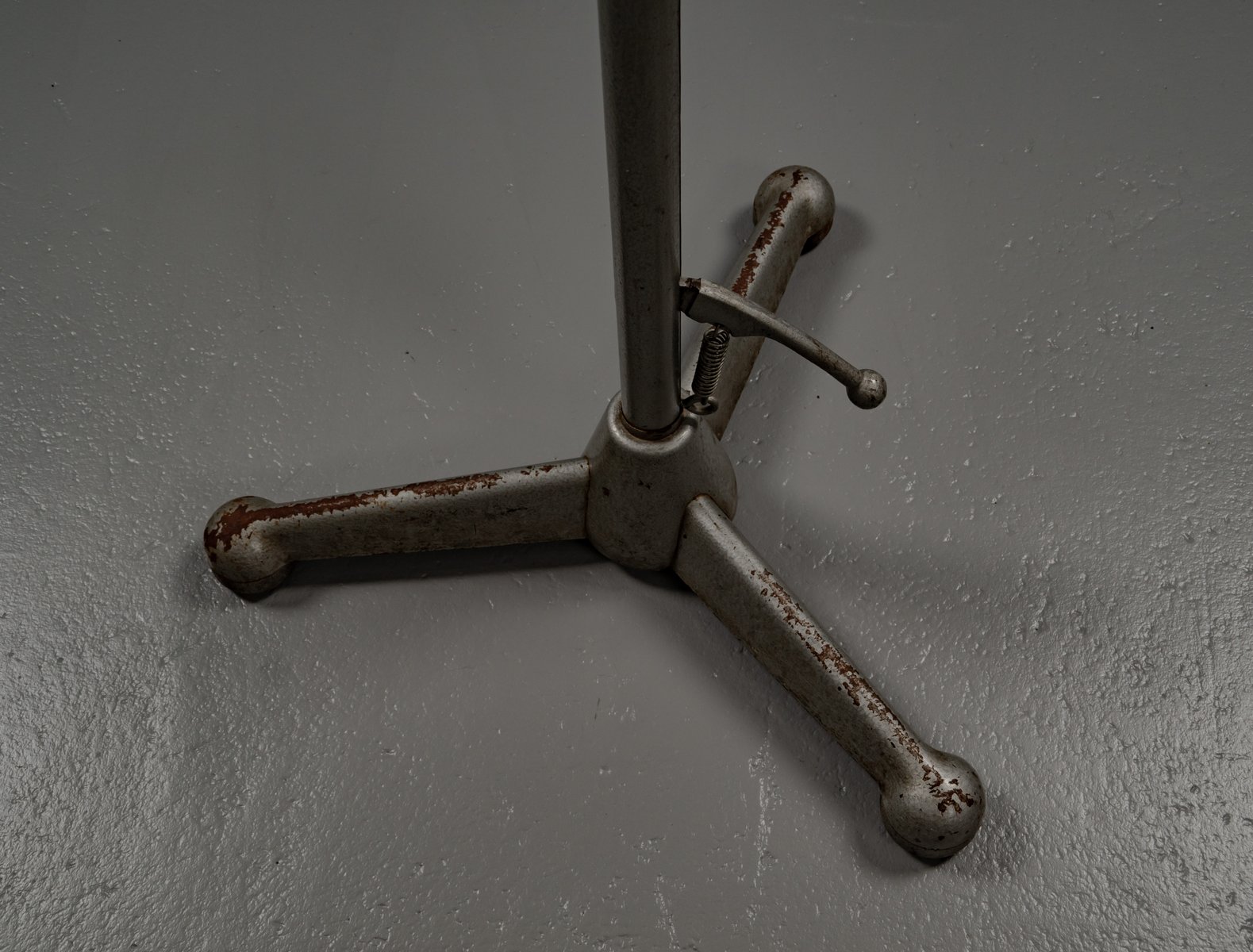 Metal Card Stand with Hammer Blow, 1920s for sale at Pamono