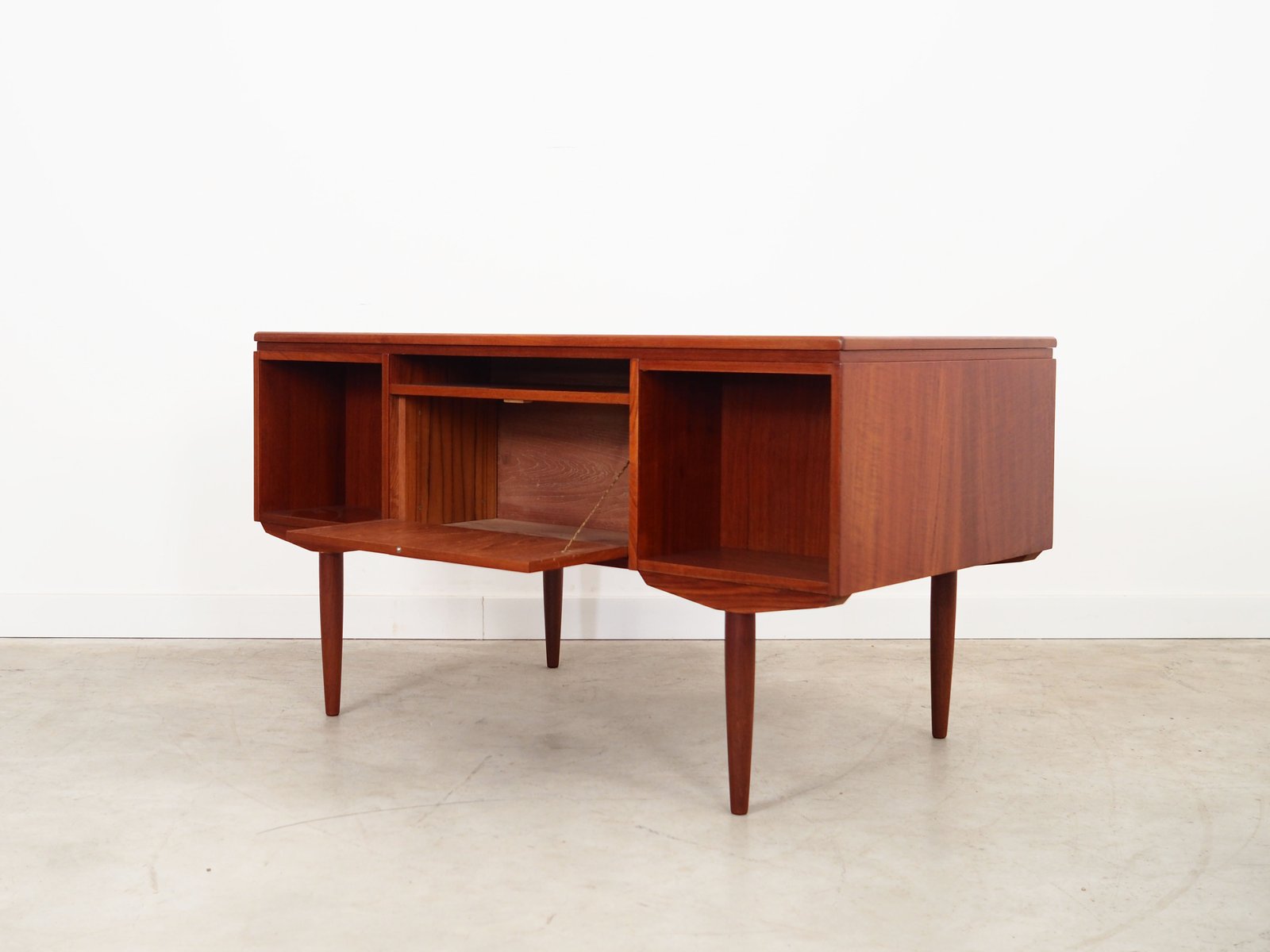 Danish Teak Desk by A.P. Furniture Svenstrup, 1970s for sale at Pamono