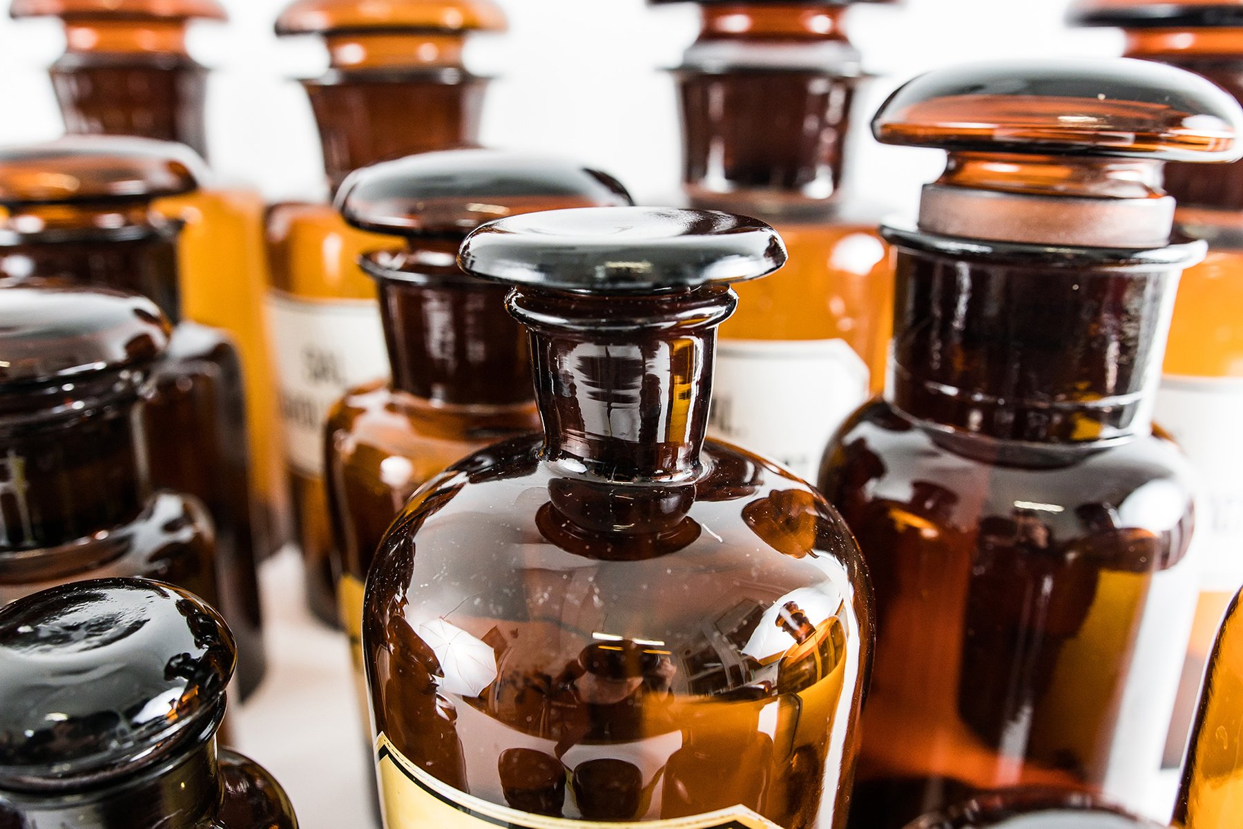 Vintage Amber Pharmacy Bottles, 1950, Set of 32 for sale at Pamono