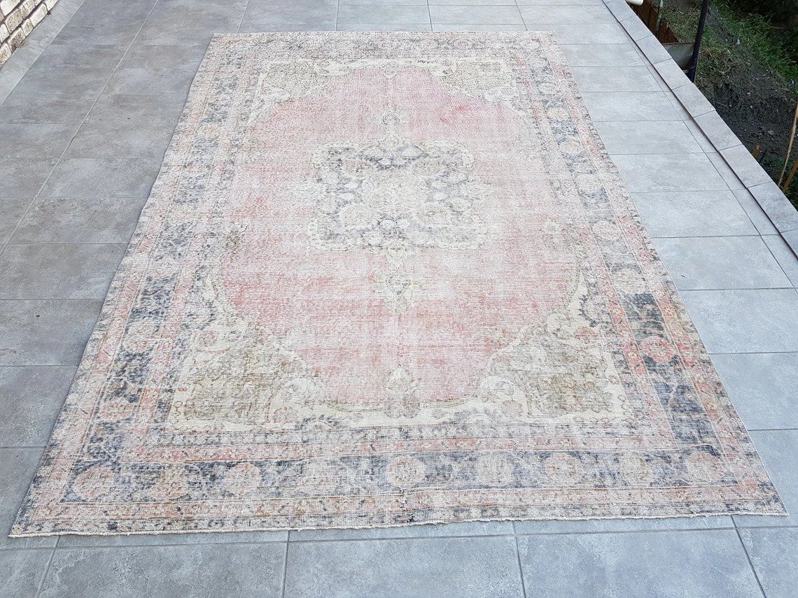 Large Turkish Pink Blue Dining Room Area Rug, 1960s for sale at Pamono