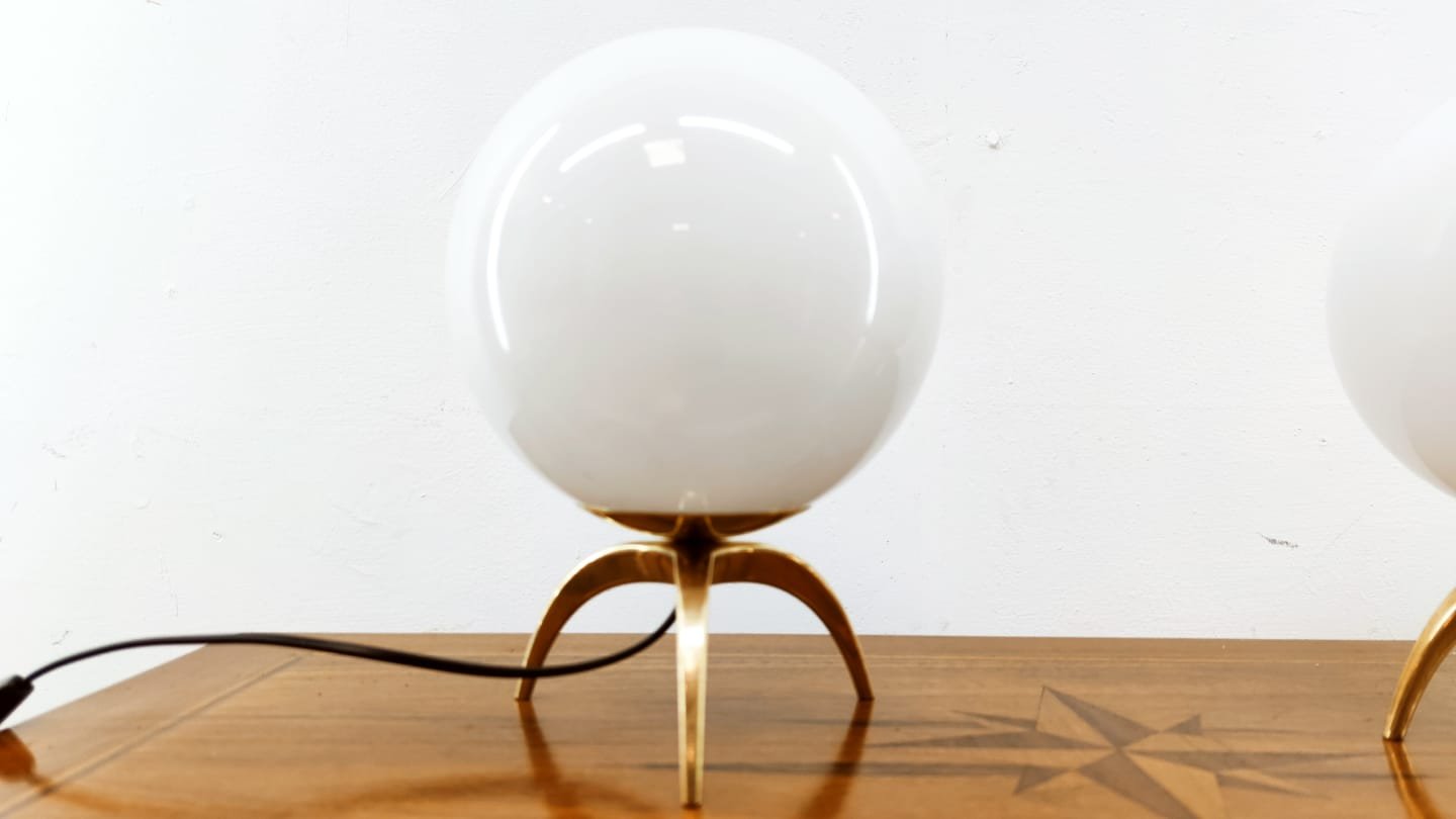 Vintage Sphere-Shaped Table Lamp for sale at Pamono