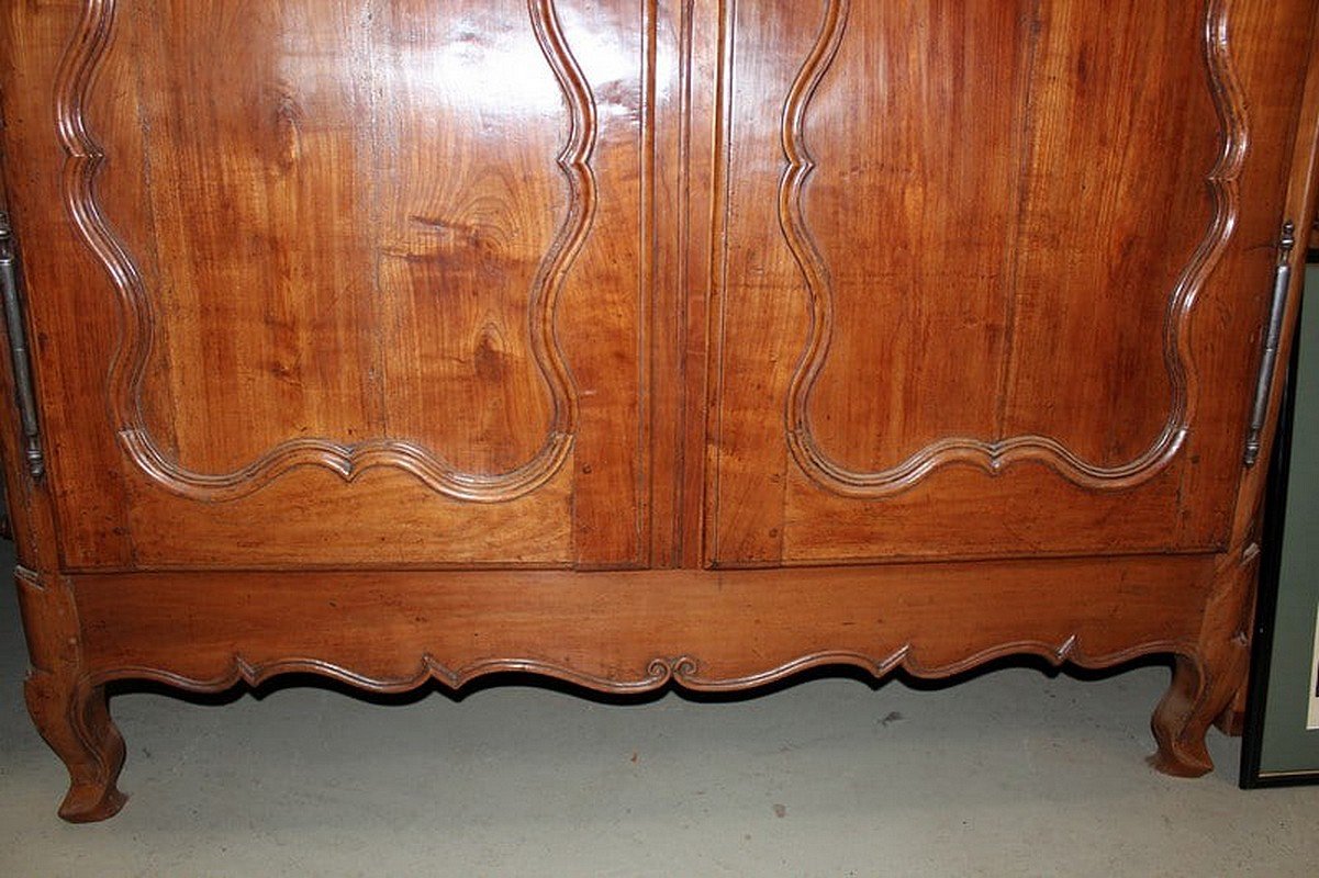 18th Century Louis XV Regency Cherry Cabinet for sale at Pamono