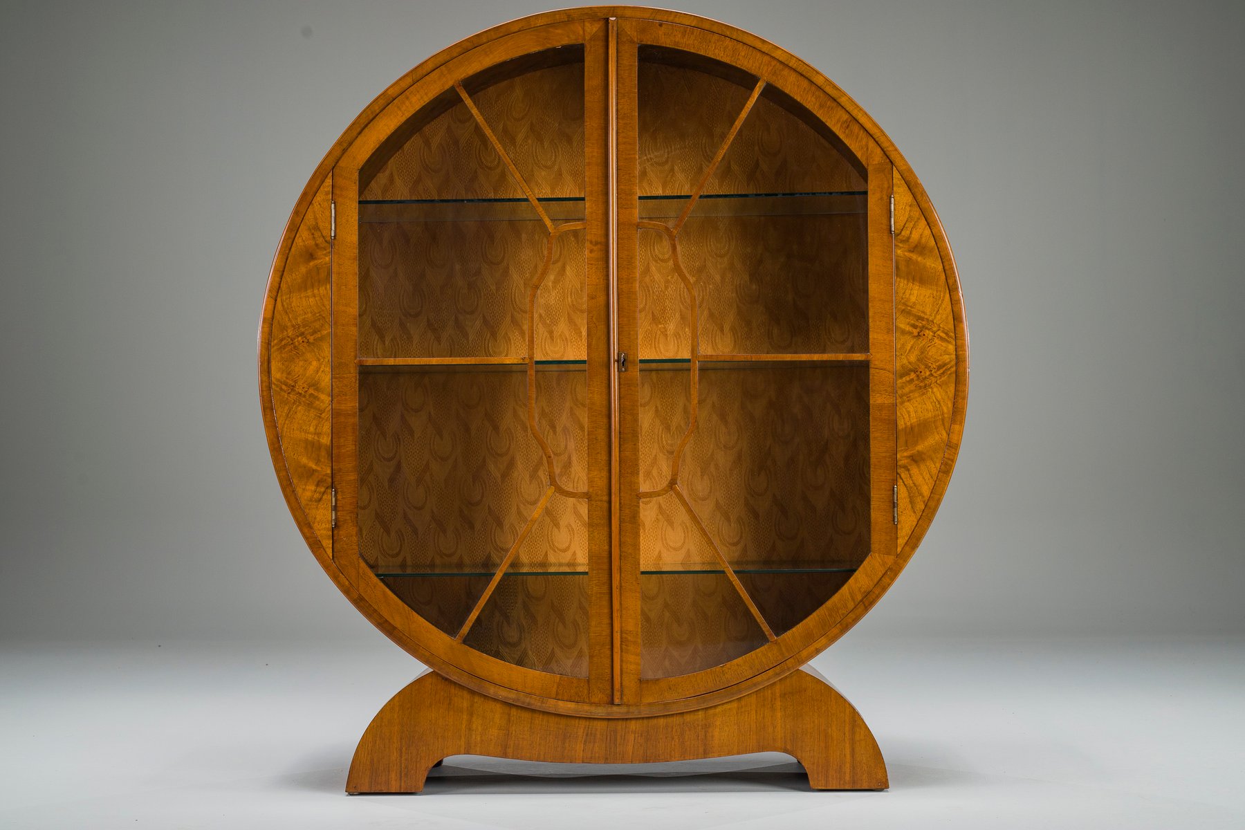 Art Deco English Round Display Cabinet in Walnut, 1930s for sale at Pamono