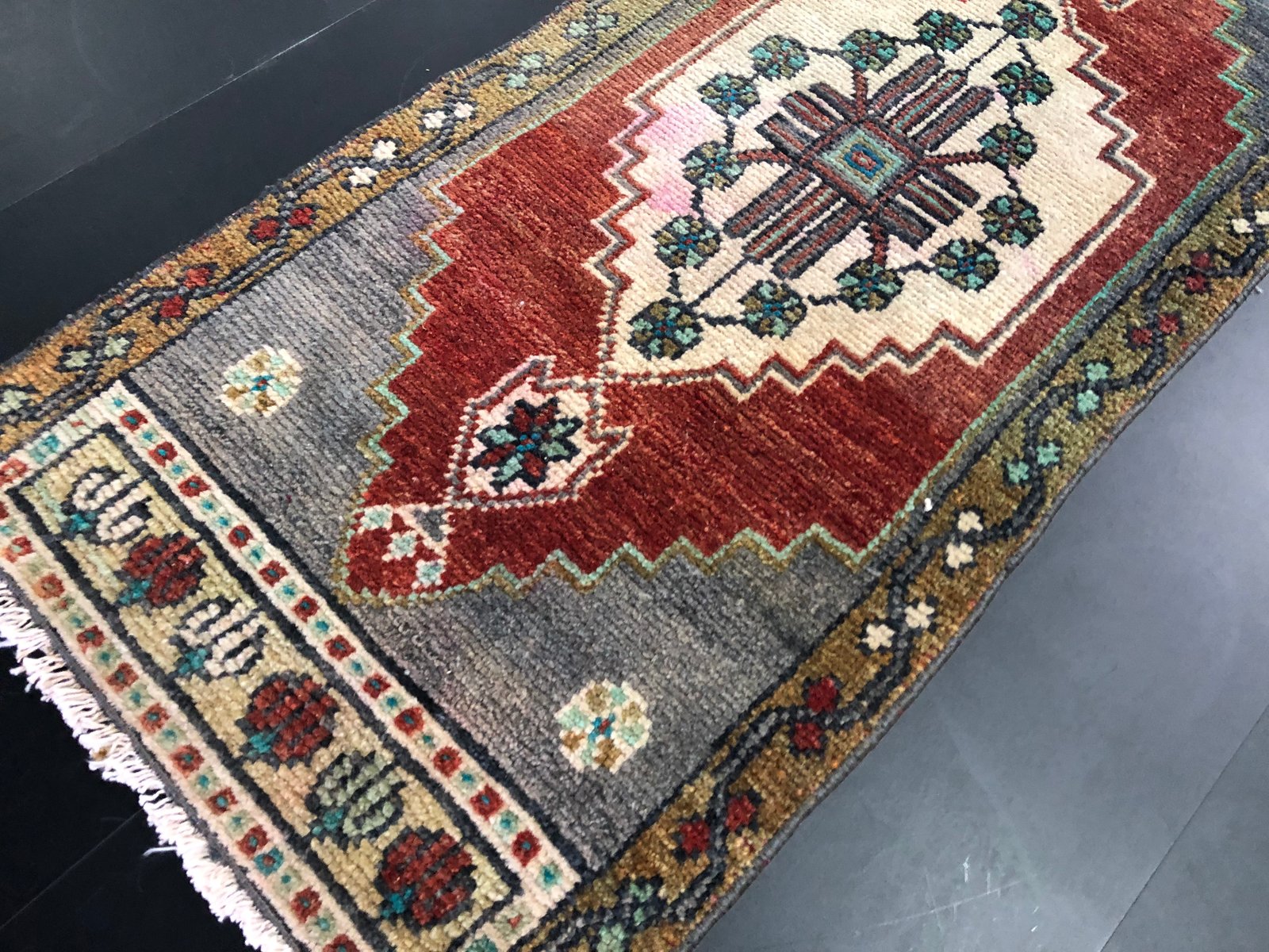 Small Turkish Handmade Rug, 1960s for sale at Pamono