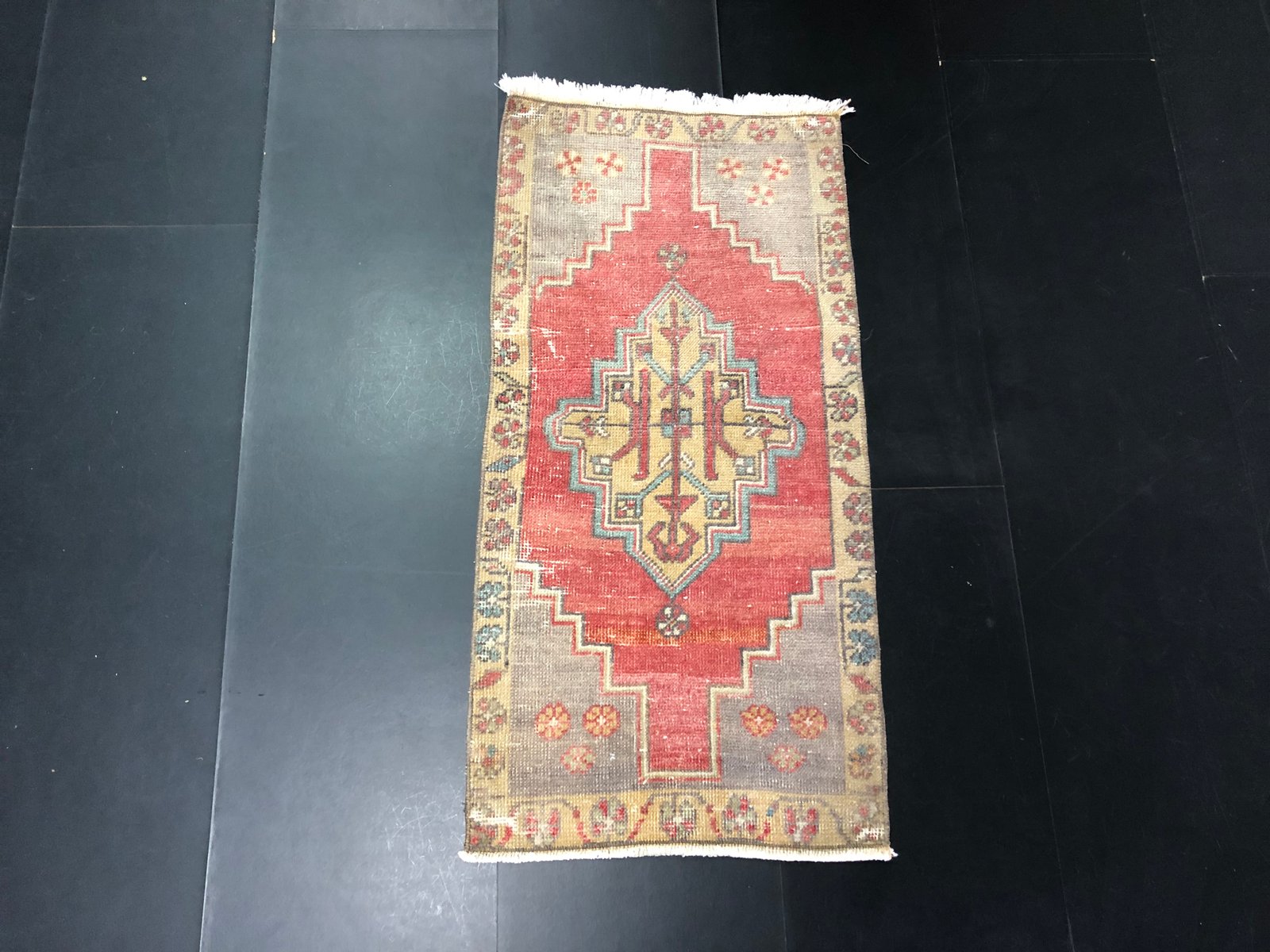 Small Turkish Handmade Rug, 1960s for sale at Pamono