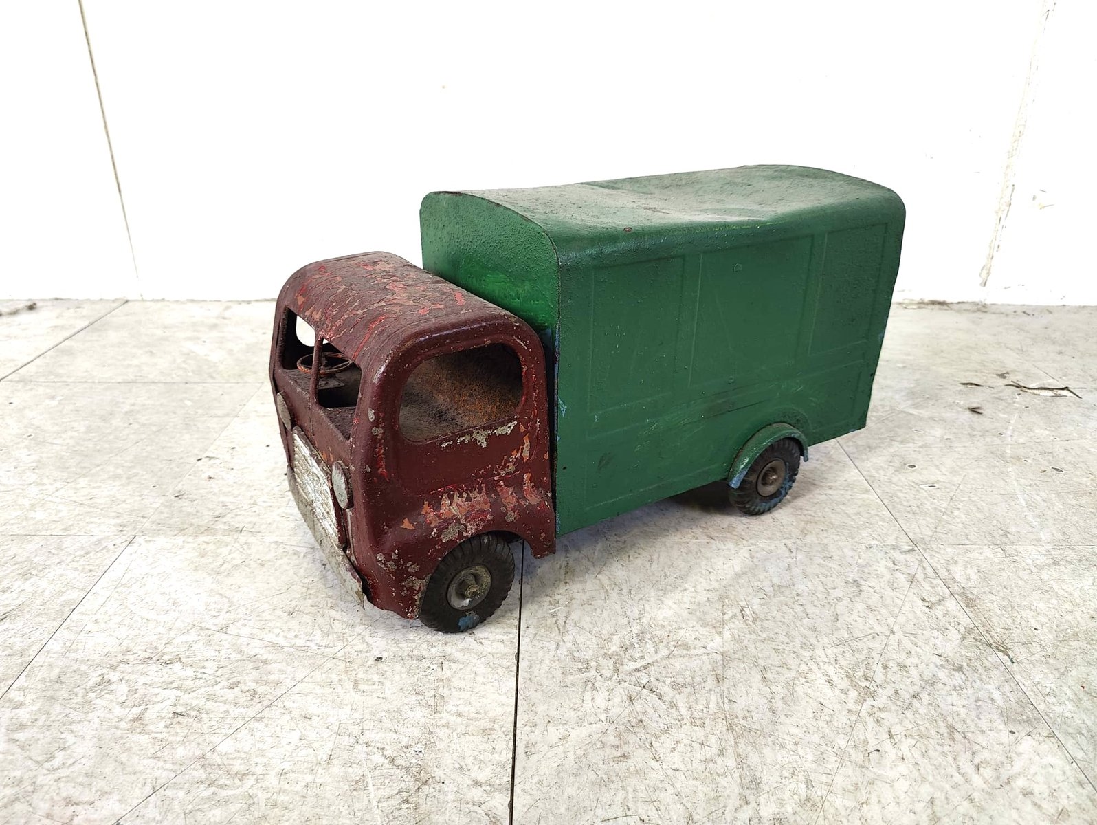 Vintage Tri-Ang Tin Toy Car, 1950s for sale at Pamono