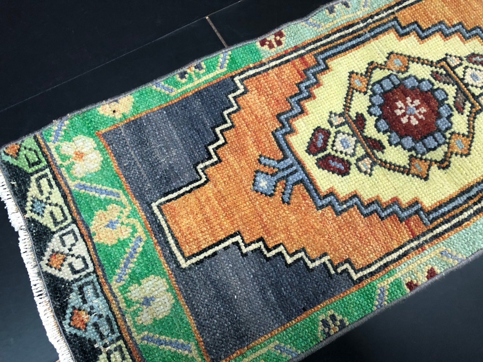 Small Turkish Wool Rug, 1960s for sale at Pamono