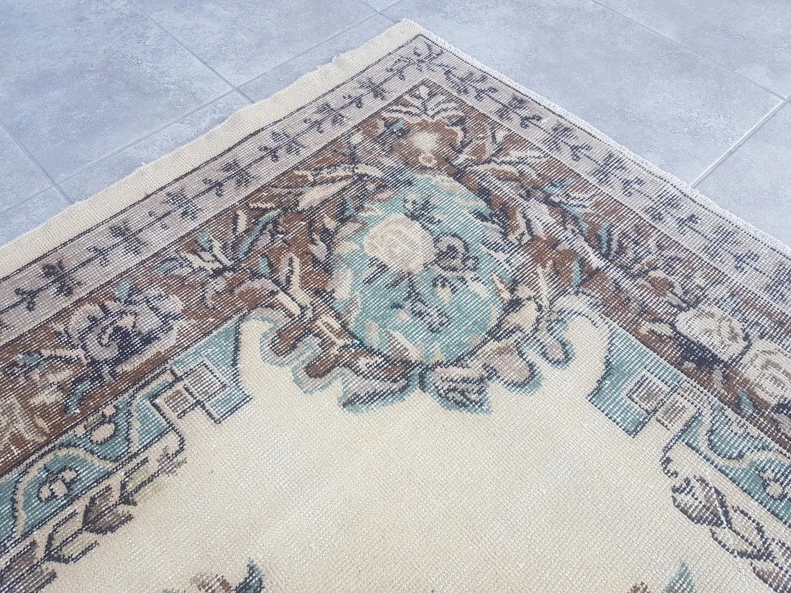 Traditional Medallion Design Rug, 1960s for sale at Pamono