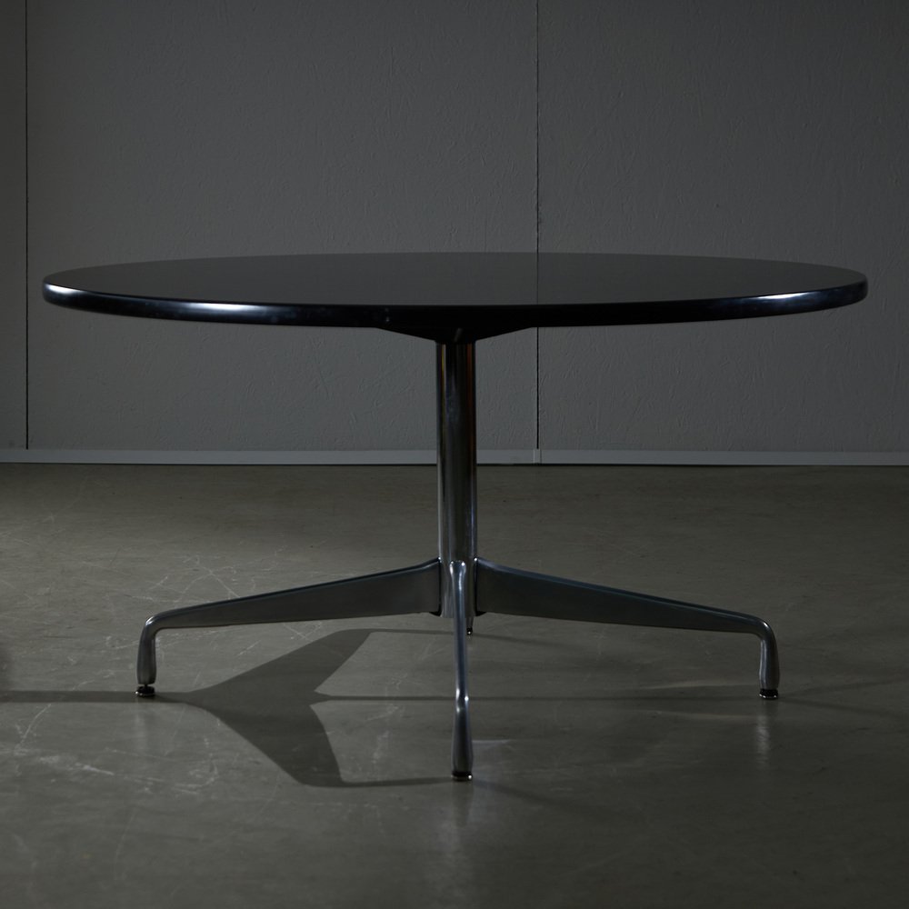 Segmented Table from Vitra for sale at Pamono