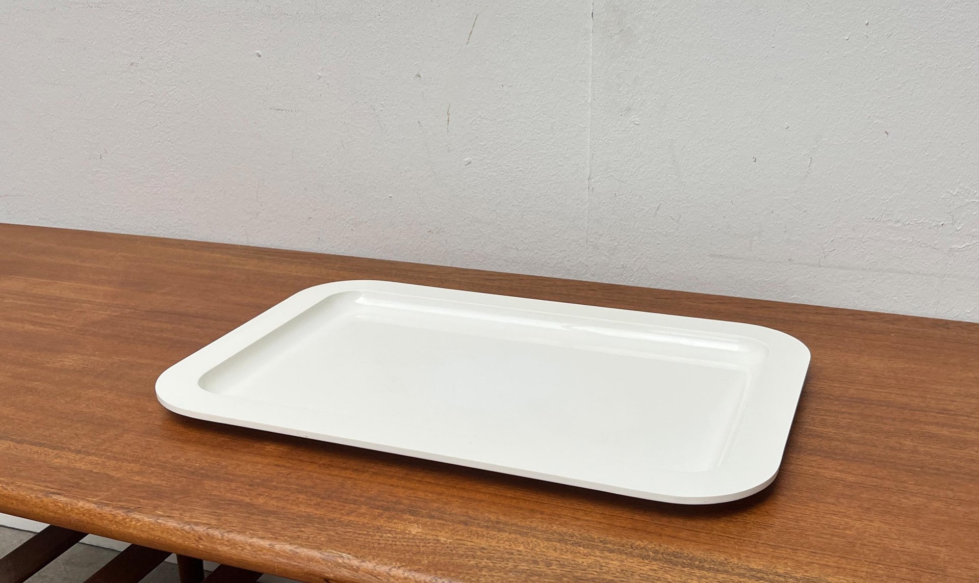 Postmodern Italian Plastic Tray from Guzzini, 1980s for sale at Pamono
