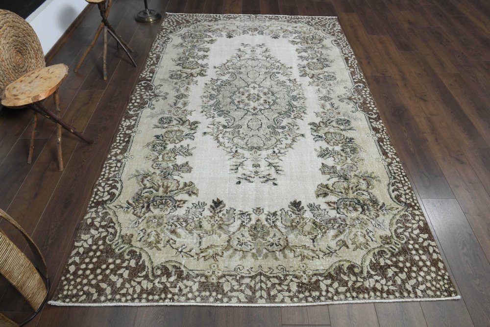 Turkish Beige Green Rug, 1960s for sale at Pamono