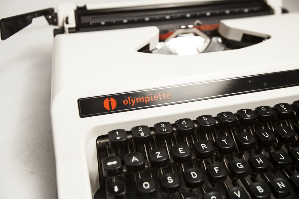 Deluxe Olympia Typewriter for sale at Pamono
