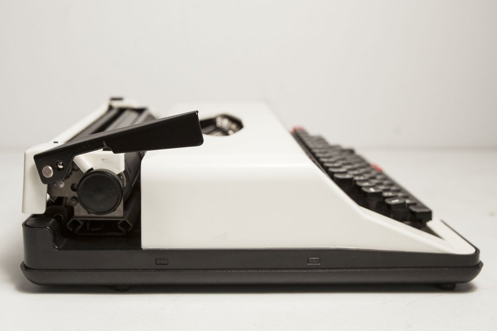 Deluxe Olympia Typewriter for sale at Pamono