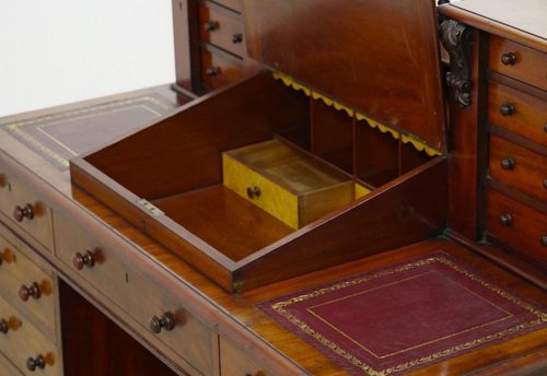 Victorian Charles Dickens Desk in Mahogany, 1880 for sale at Pamono