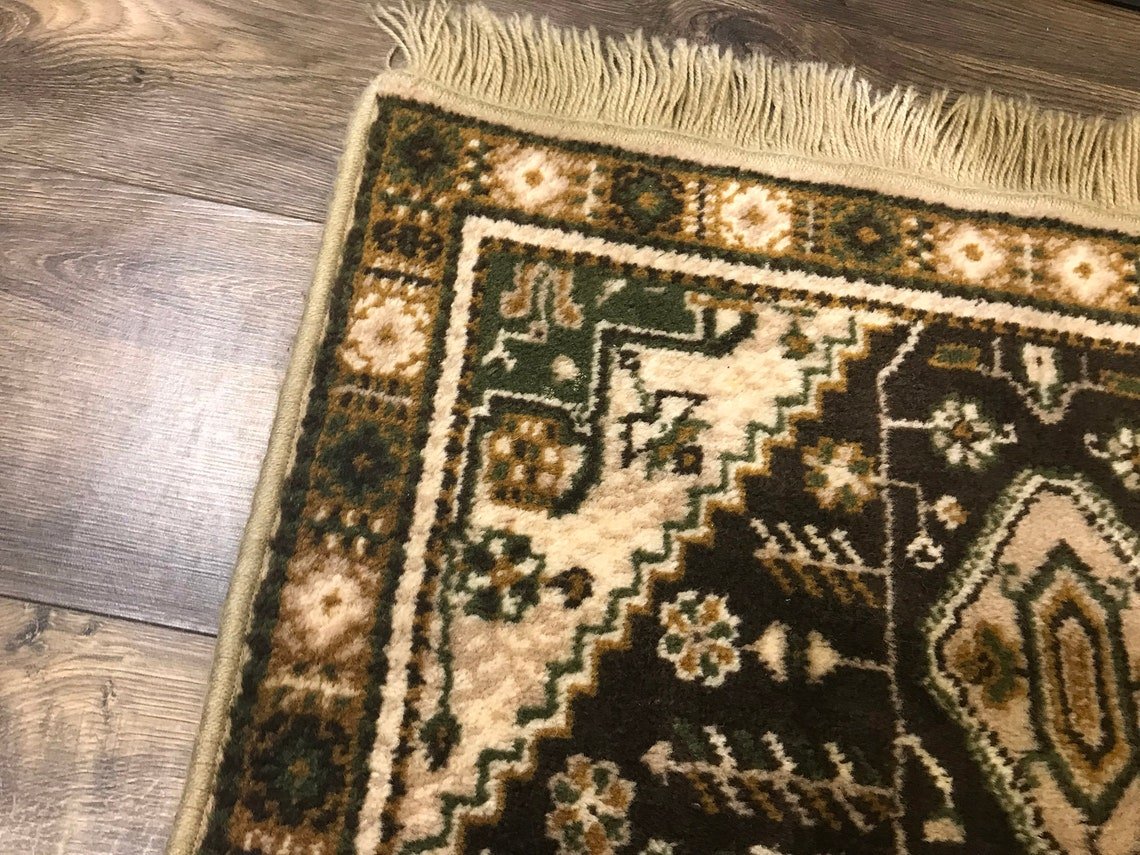 Turkish Rug with Medallion Design, 1980s for sale at Pamono