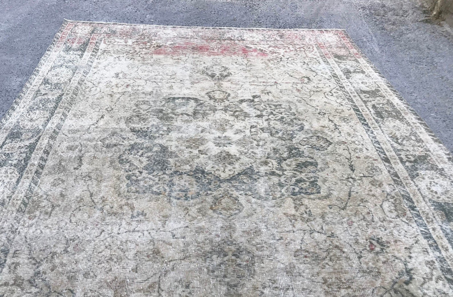 Large Vintage Neutral Pale Rug, 1980s for sale at Pamono