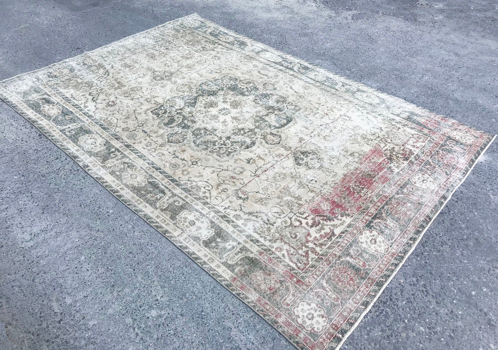 Large Vintage Neutral Pale Rug, 1980s for sale at Pamono