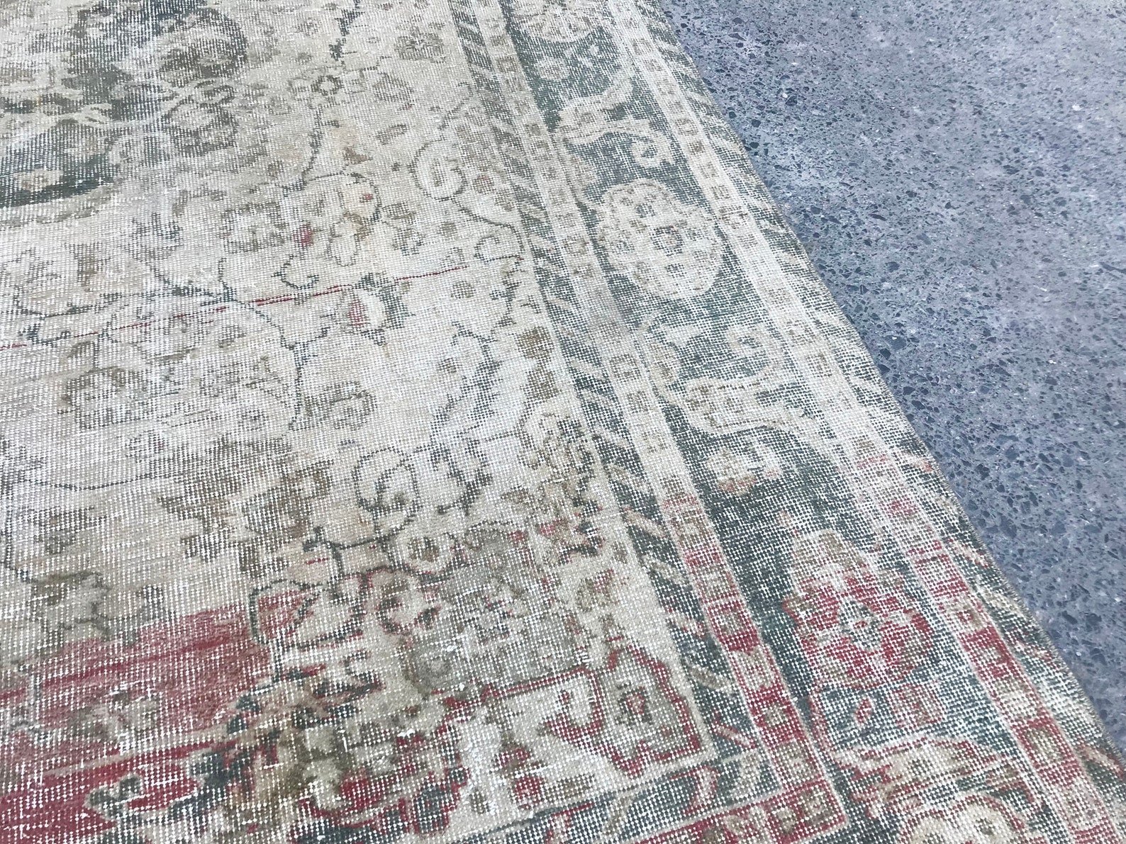 Large Vintage Neutral Pale Rug, 1980s for sale at Pamono