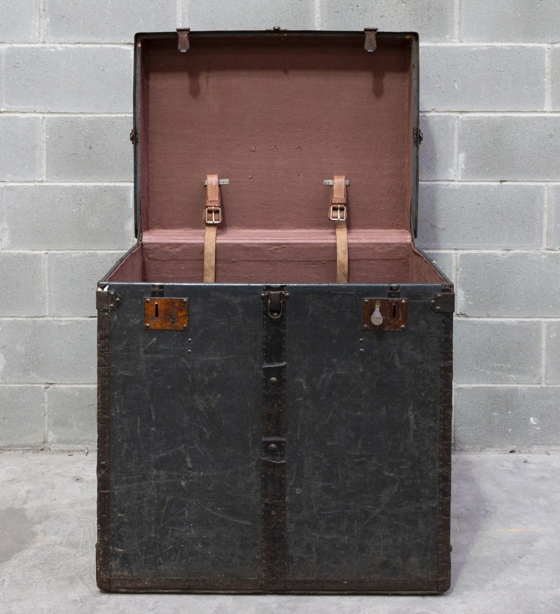 Antique Travel Trunk, 1890s for sale at Pamono