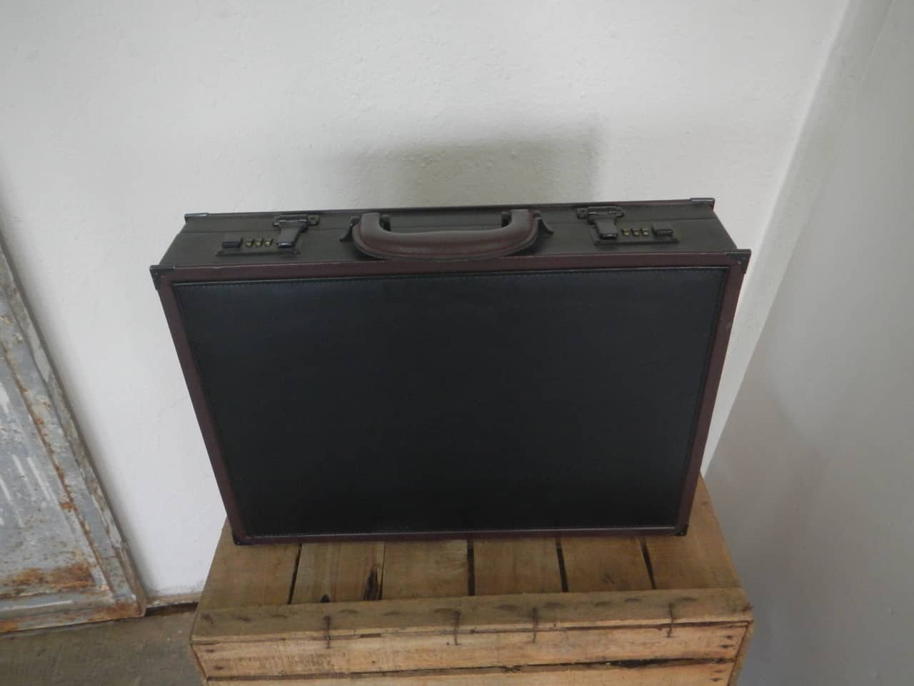 Italian Leatherette Briefcase, 1970s for sale at Pamono