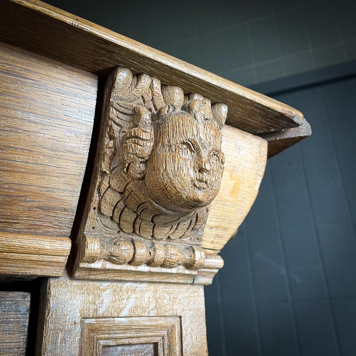 Antique German Oak Wardrobe, 1680 for sale at Pamono