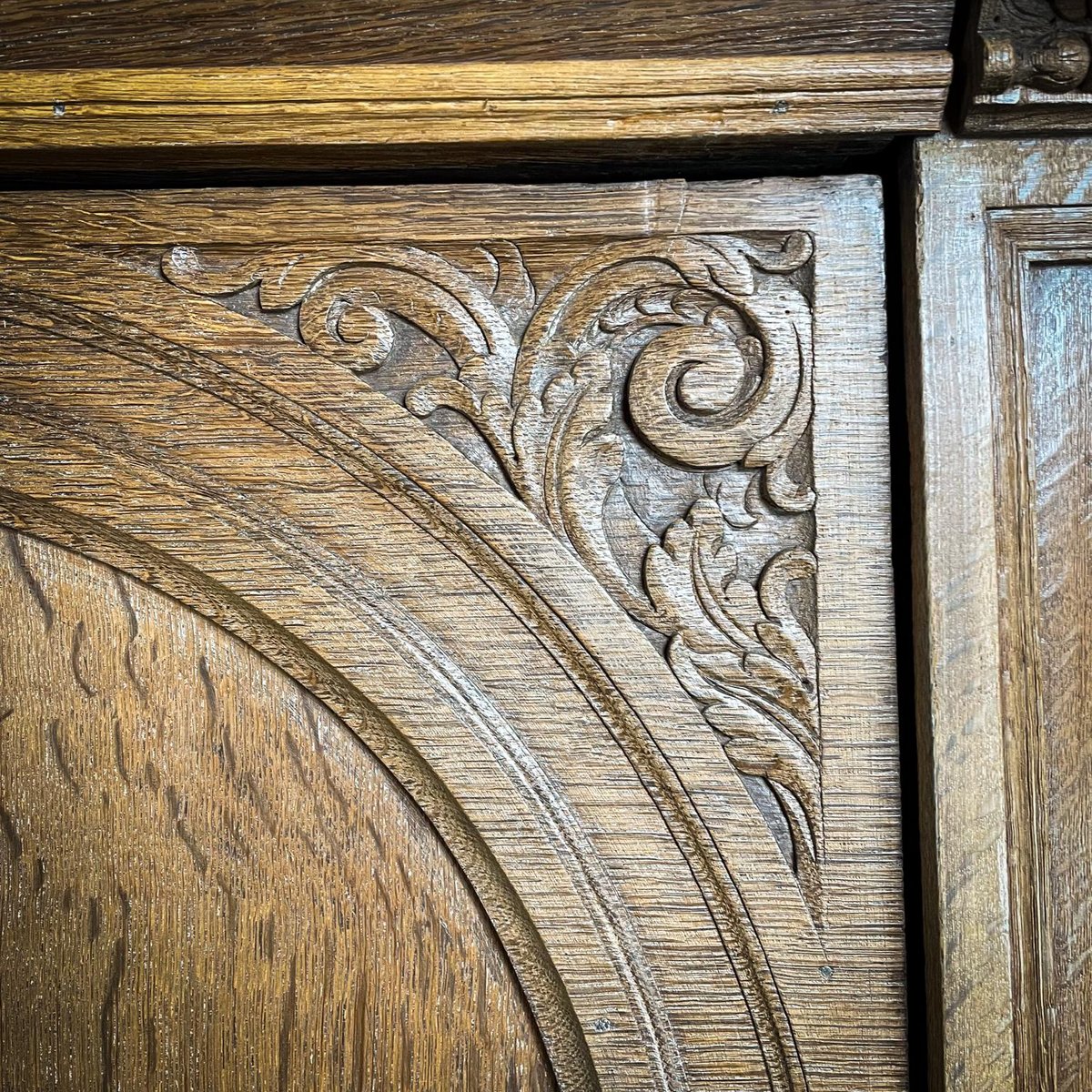 Antique German Oak Wardrobe, 1680 for sale at Pamono