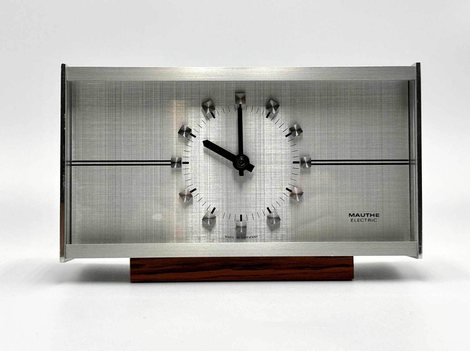 Mid-Century Electric Desk Clock from Mauthe, 1950s for sale at Pamono