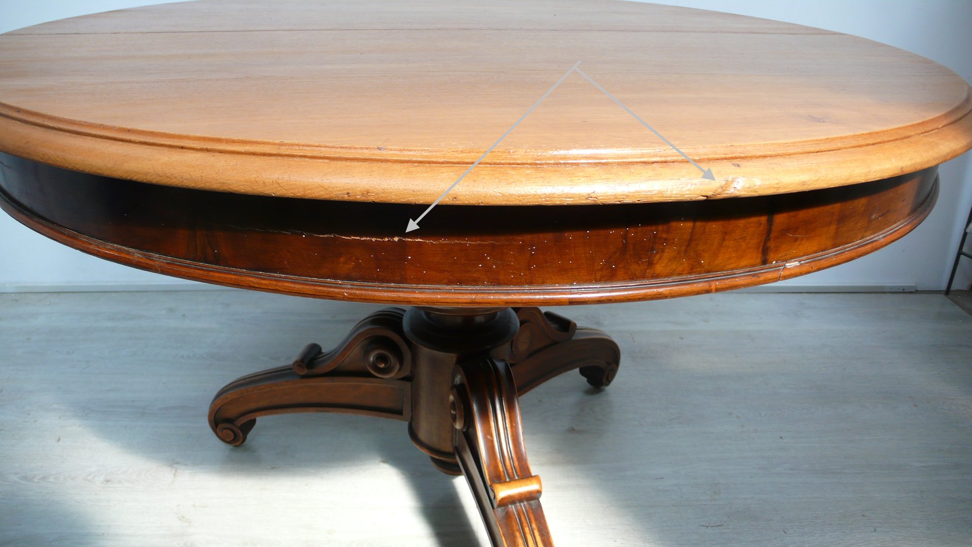 Antique Round Dining Table in Oak, 1870s for sale at Pamono