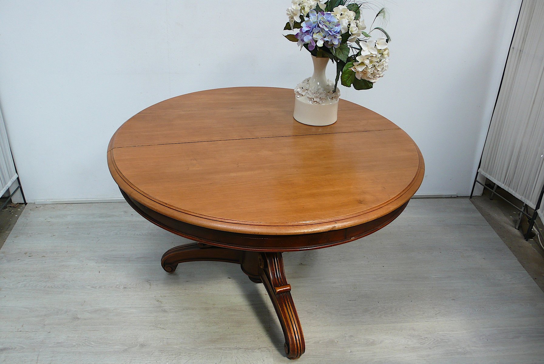 Antique Round Dining Table in Oak, 1870s for sale at Pamono
