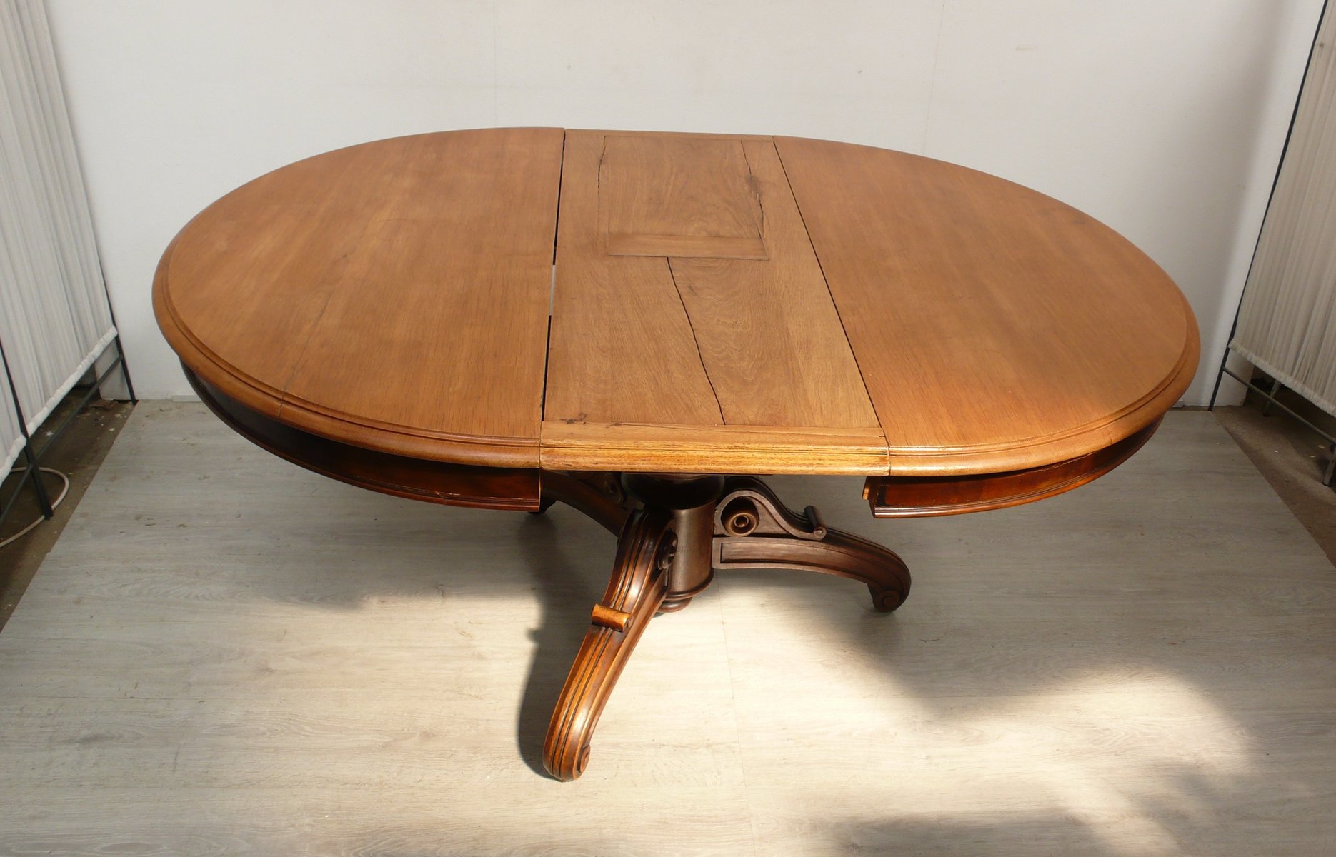 Antique Round Dining Table in Oak, 1870s for sale at Pamono