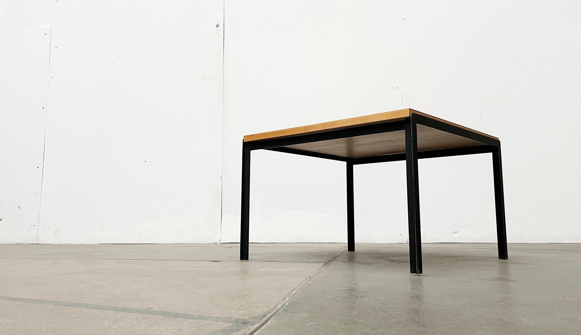 Mid-Century Minimalist Model T-Angle 306 Couch Side Table by Florence ...