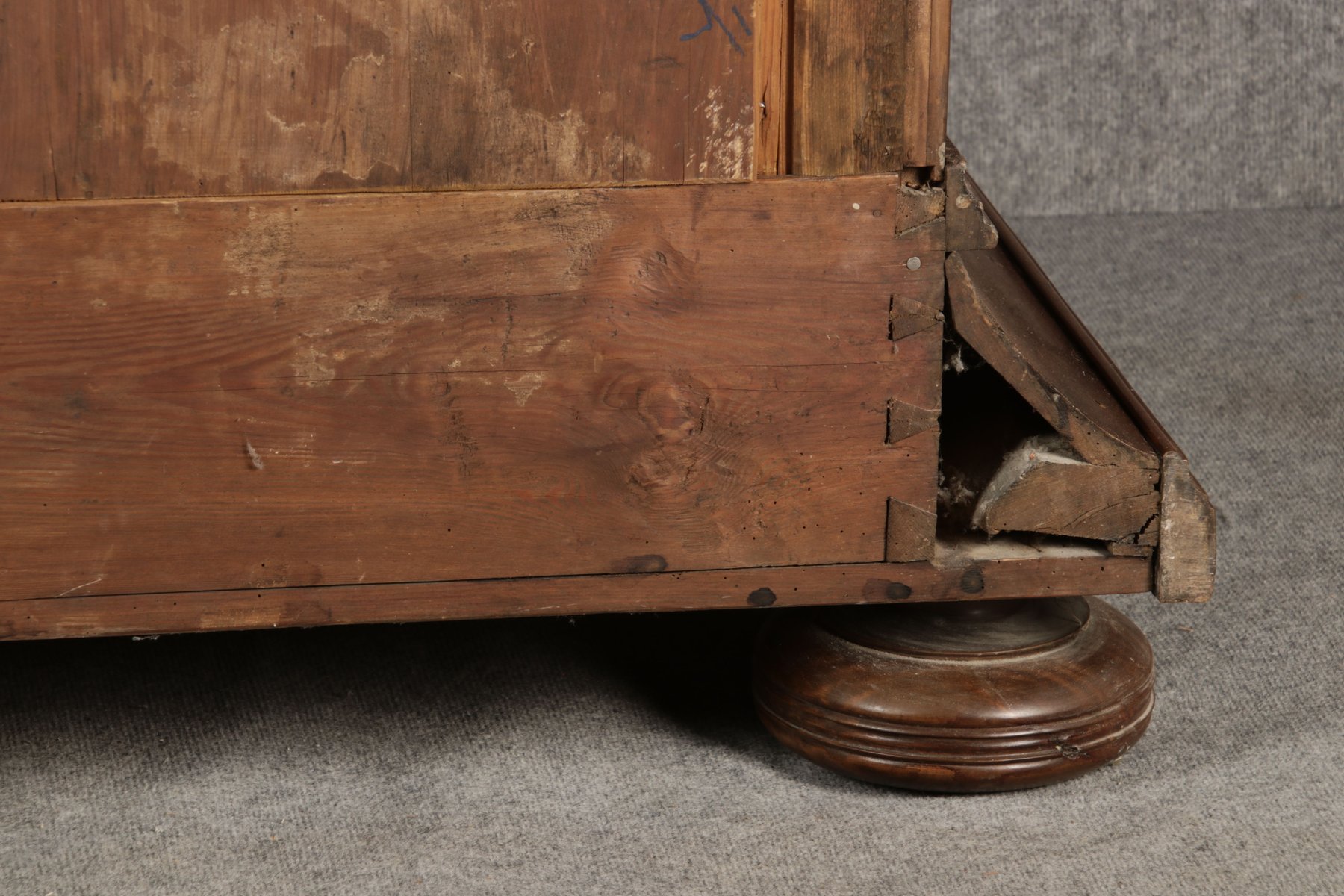 18th Century Baroque Walnut Nose Half Shaft Cabinet, 1750s for sale at ...