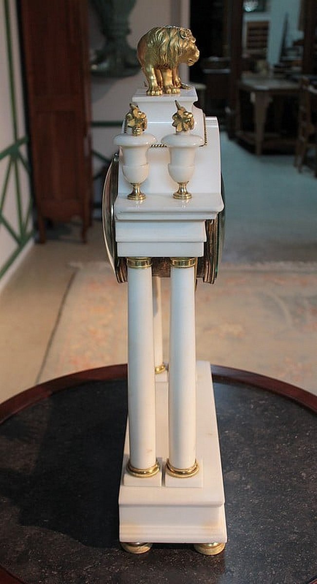 18th Century White Marble Portico Clock for sale at Pamono